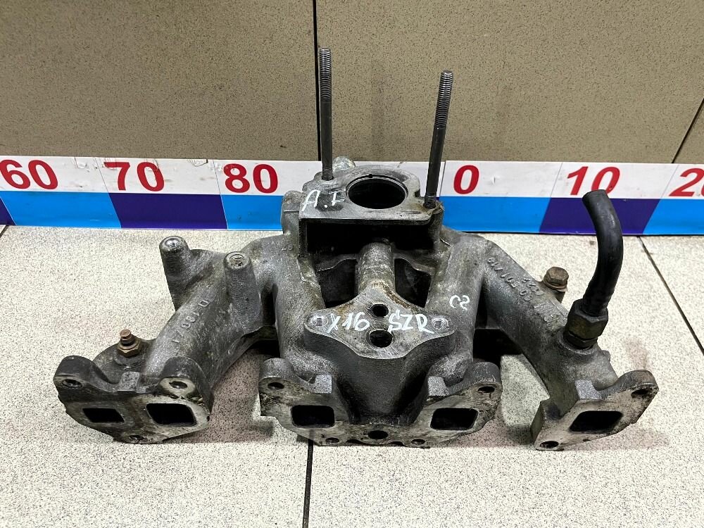 Впускной коллектор Opel Astra F 90501410