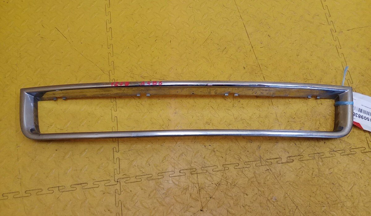 Решетка в бампер A4 (B6) Audi 8E0807647