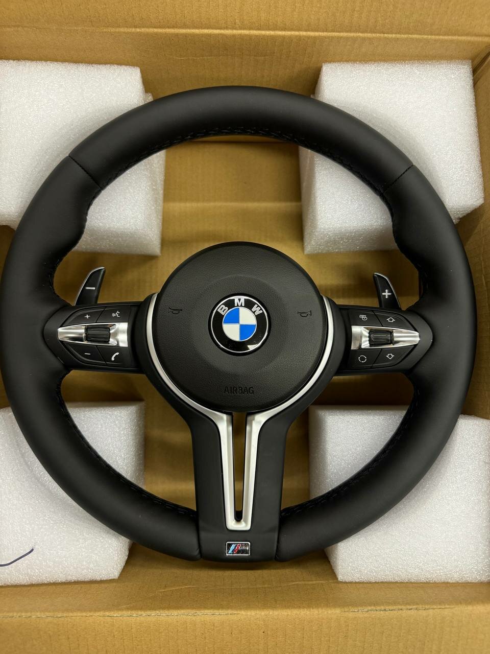 Руль BMW M е70 е71 e72 e90 e91 e92 e90 с подогревом чёрная строчка