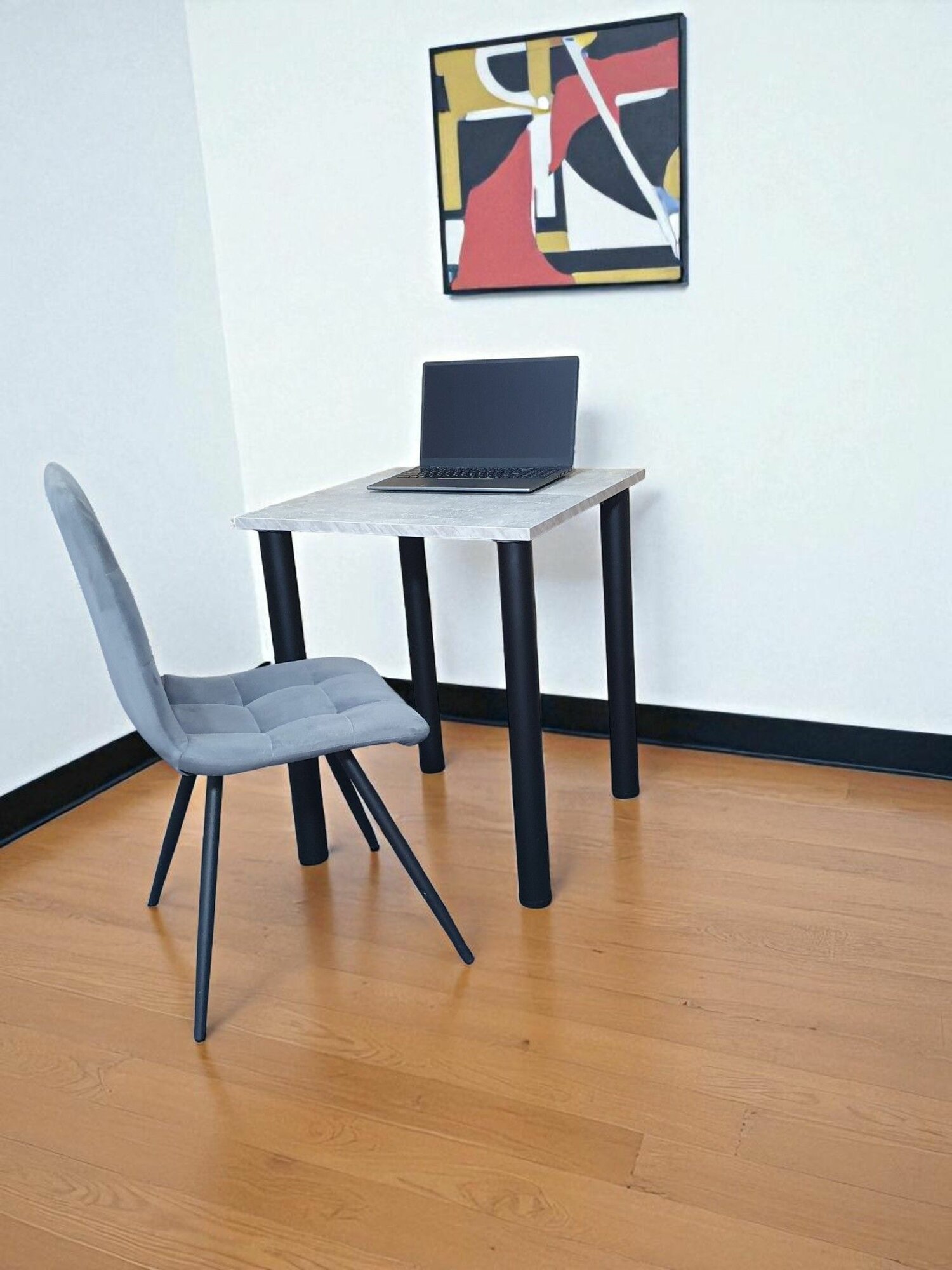 Стол компьютерный/ цвет Бетон Светлый, 60*60 см. Ножки черные.