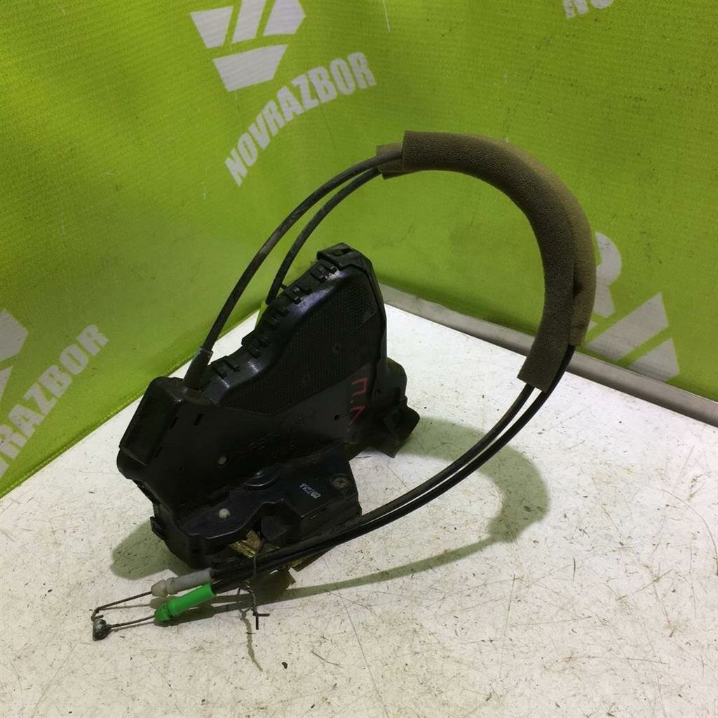 Замок двери передней левой Toyota Corolla E12 2001-2006