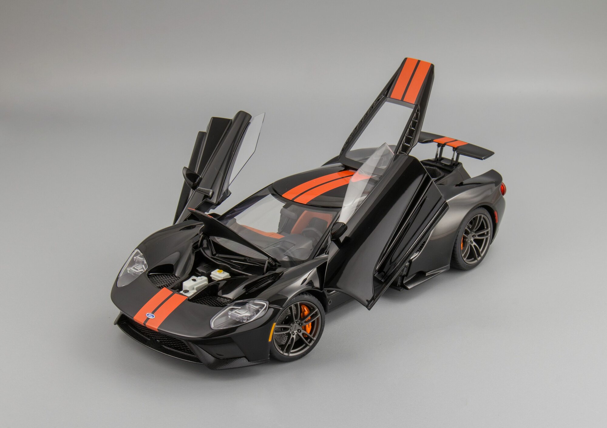 Коллекционная масштабная модель 1:18 Ford GT - 2017 от AUTOart — фото 1