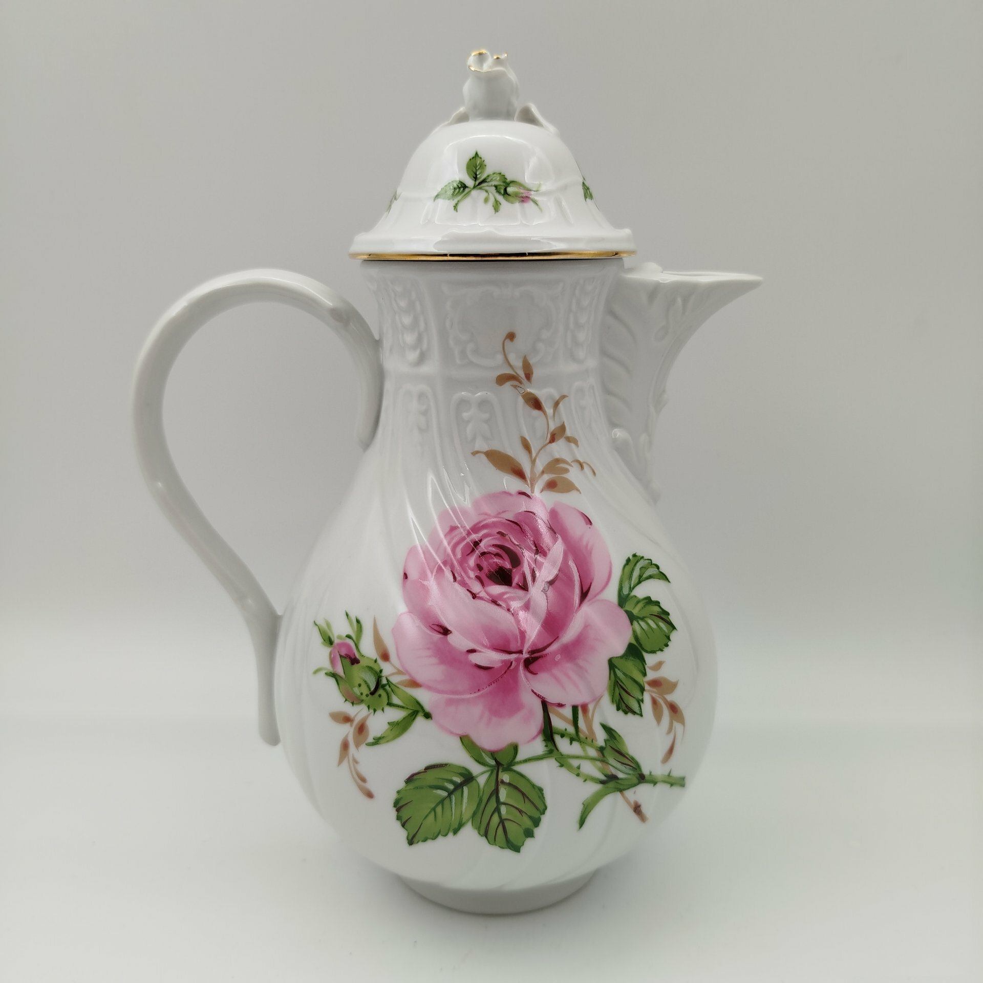 Кофейник, украшенный изображением роз, фарфор, деколь, золочение, Pirkenhammer
