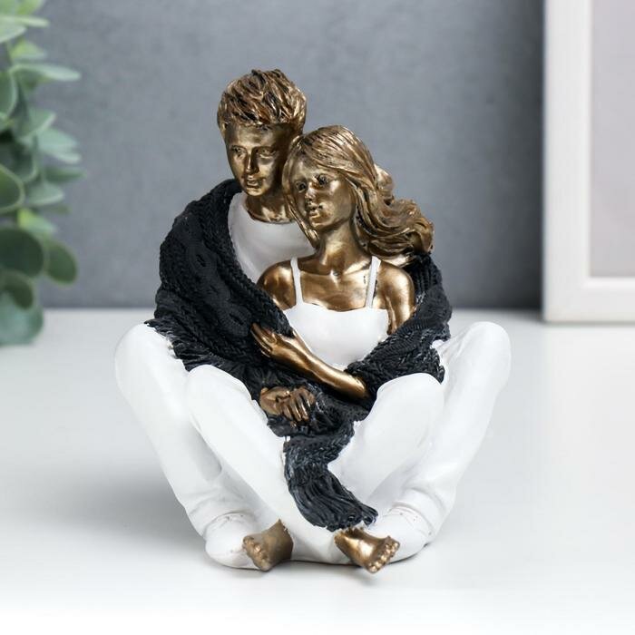 Фигурка полистоун «Влюблённые в белой одежде, нежность и объятия», 12×10.5×12 см