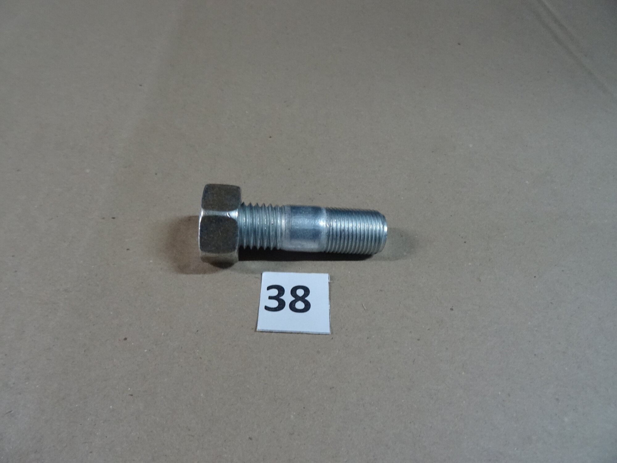 Шпилька М18х40 колеса с гайкой