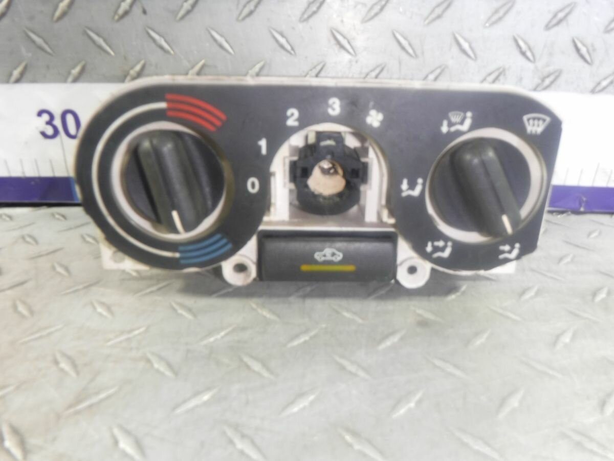 Блок управления отопителем Opel Astra F (1991—2005) 90360130
