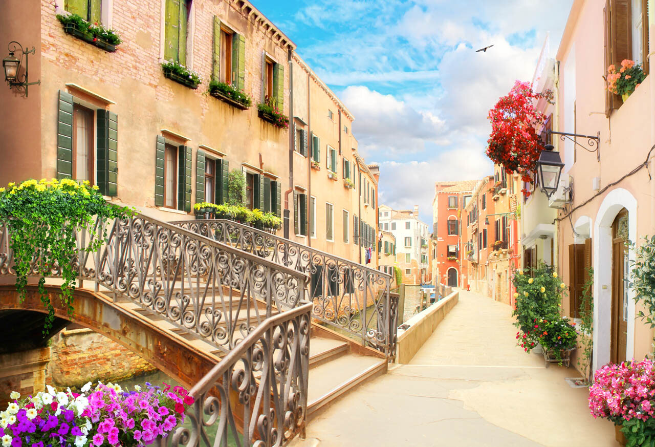 Фотообои Улочка в итальянском стиле 19-0189-M-Флок 270 x 300 см (ВхШ) Бесшовные, флизелиновые, влагостойкие обои MasterFresok