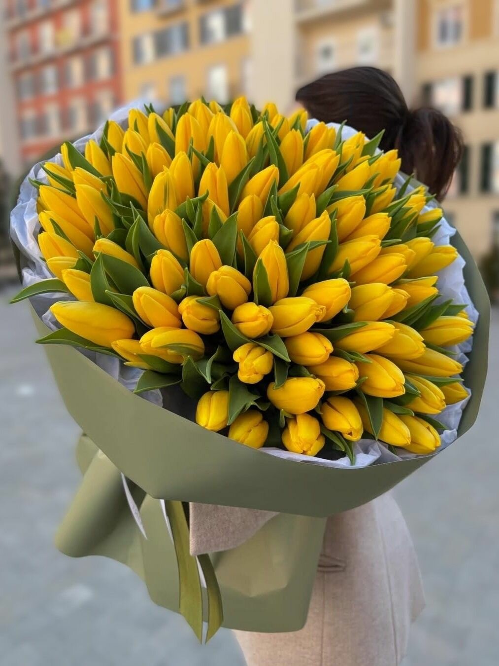 Букет из желтых тюльпанов