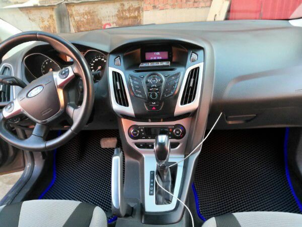 Автомобильные коврики EVA для Ford Focus III (комплектация TITANIUM) с 3D лапой, черно-синий