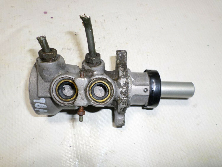 Цилиндр тормозной Главный 21030399 98AB2B195CH 1134816 98AB2B507CA Форд Фокус 1 FF-133