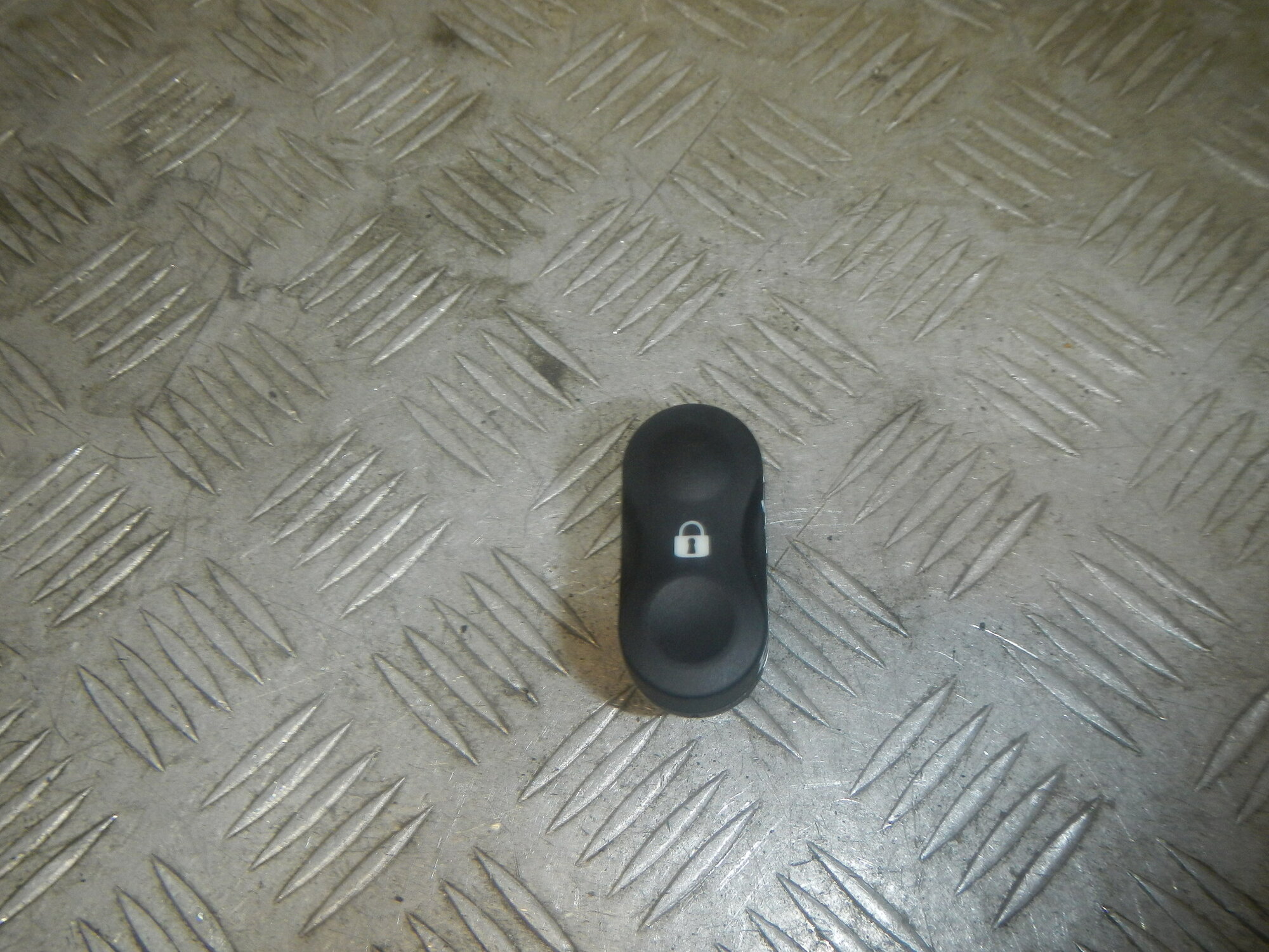 Б/У Кнопка центрального замка, ВАЗ (VAZ)-LADA LARGUS (ларгус) LADA LARGUS (Ларгус) Без видимых повреждений. 580189 LADA ...