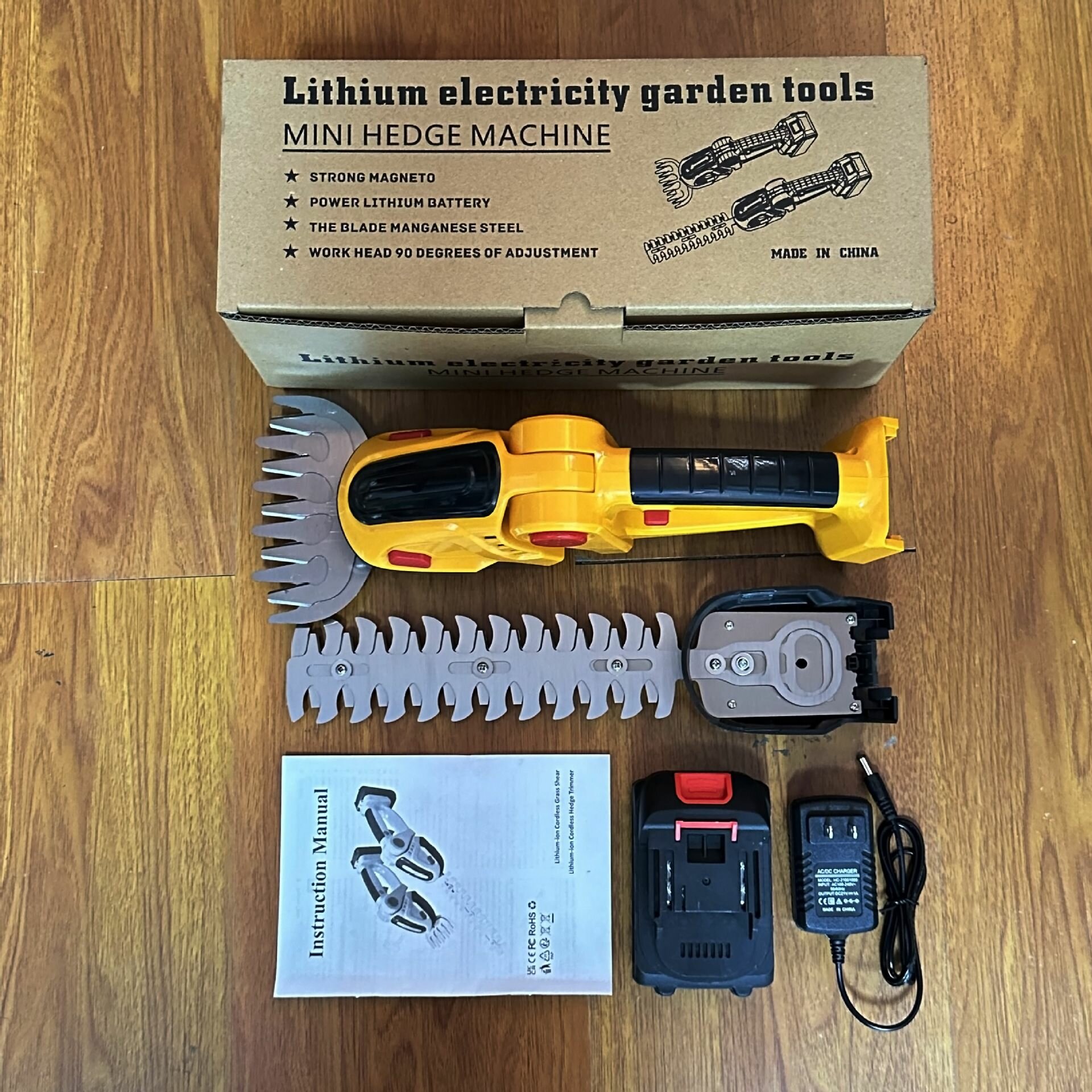 Бытовая небольшая электрическая газонокосилка с литиевой батареей, сменным лезвием