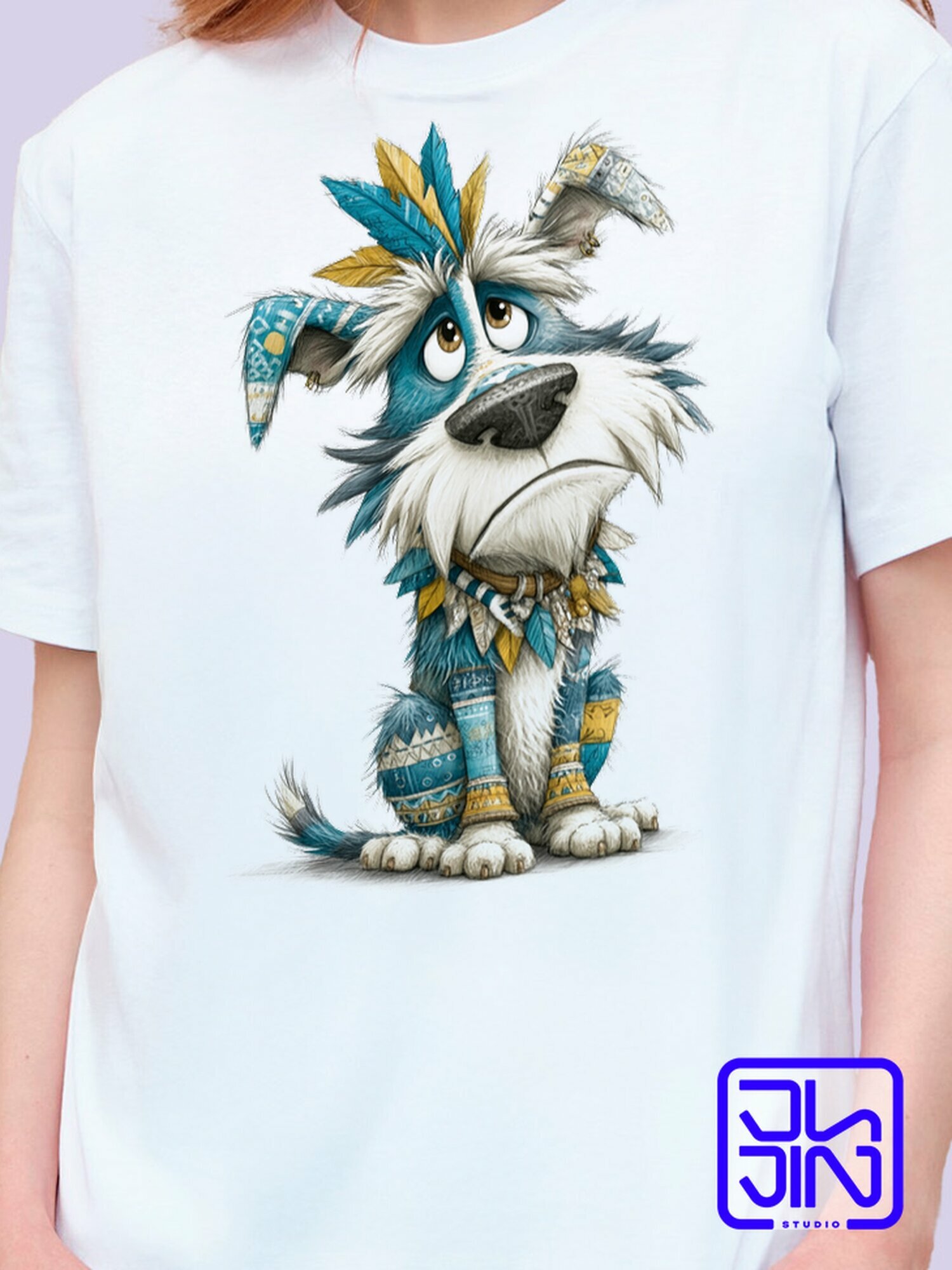 Футболка классическая женская с авторским принтом Этническая бирюзовая собака с белыми узорами и яркими перьями оригинальные, белый хлопковый трикотаж с прикольным рисунком на груди