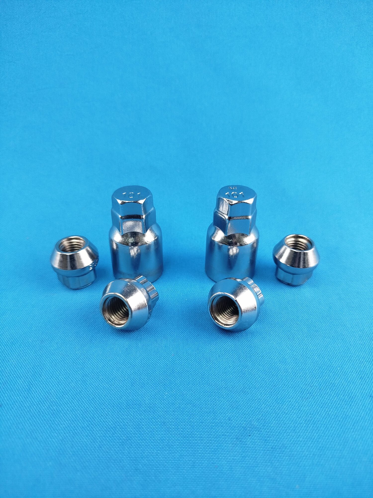 Гайки хром. закрытые "HERZOG" 12х1,5х21х19мм + 2 секретных ключа (4шт)