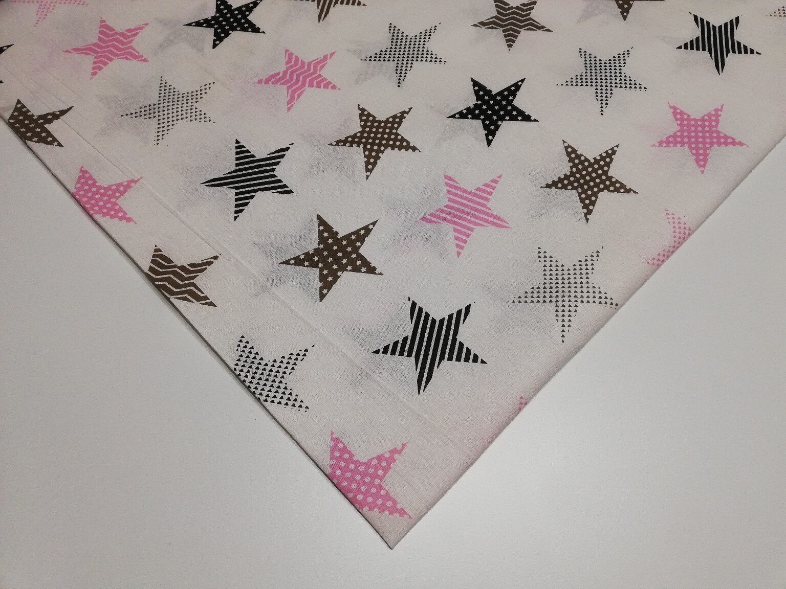 Ткань Бязь "Звезды крупные черно-розовые" 100*150см