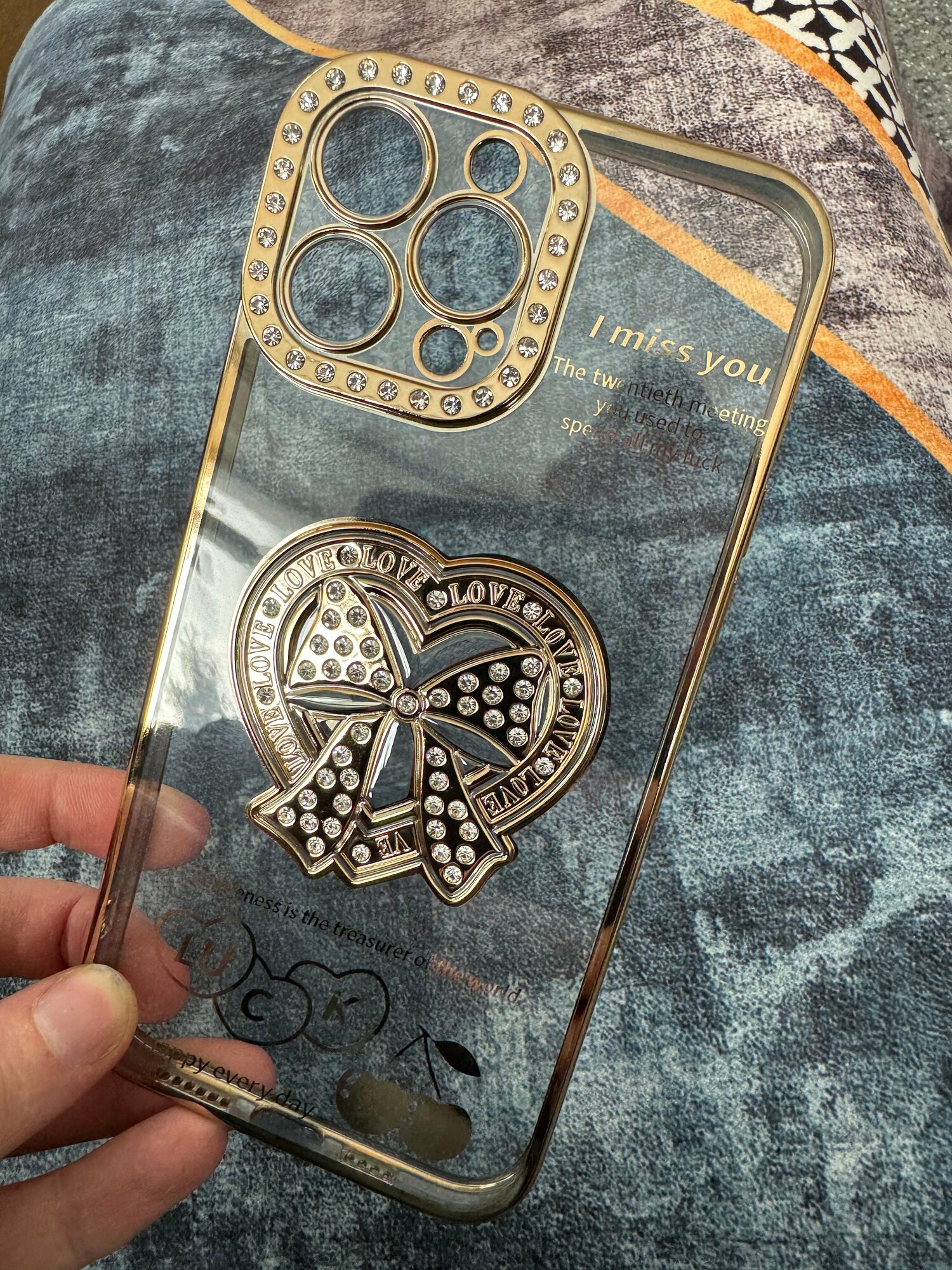 Чехол панель накладка бампер MyPads Hearth на iPhone 14 Pro тонкая силиконовая крышка с защитой задней камеры со стразами и рельефным сердцем золот.