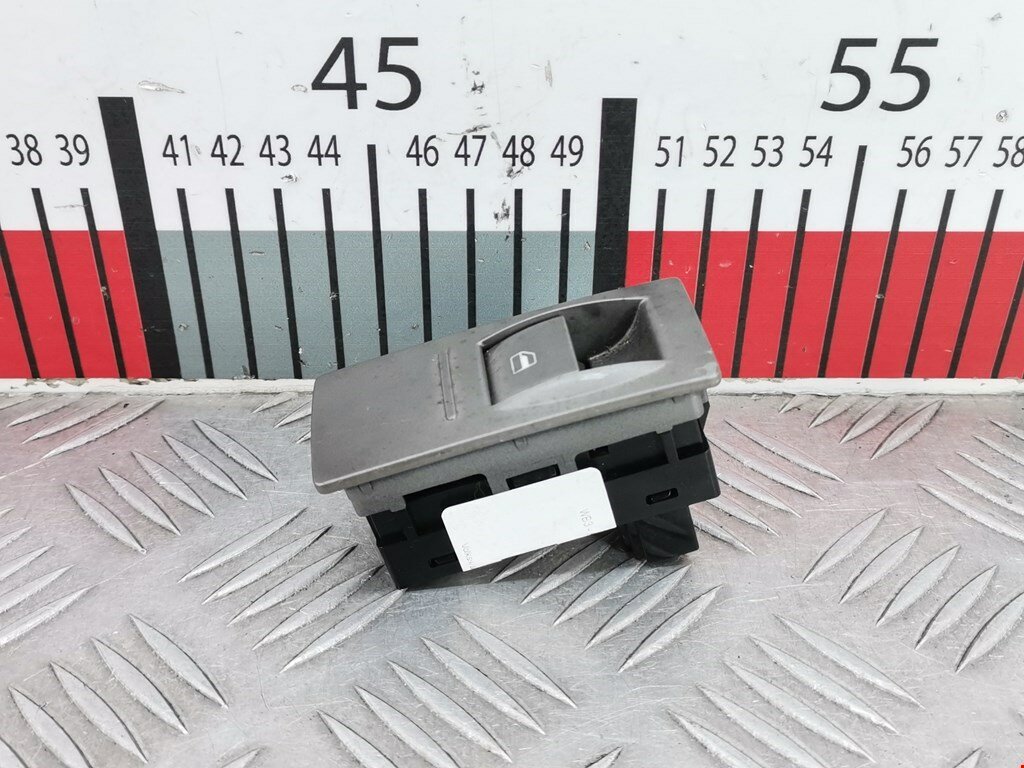 Кнопка стеклоподъемника Volkswagen Phaeton 3D0959858E арт. 1954191