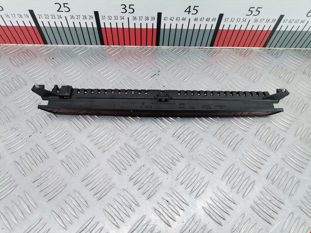 Фонарь дополнительный тормозной (стоп-сигнал) Volkswagen Passat 5 GP 1J6945131C арт. 1886255