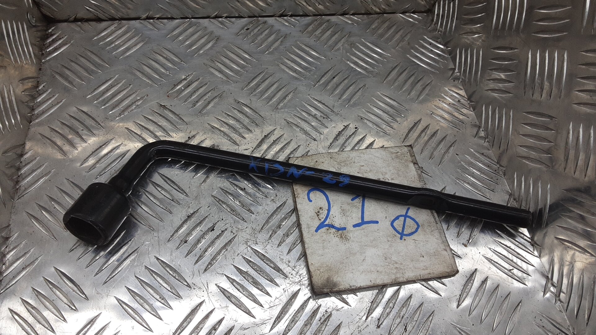 Ключ колесный KIA CEE'D 1