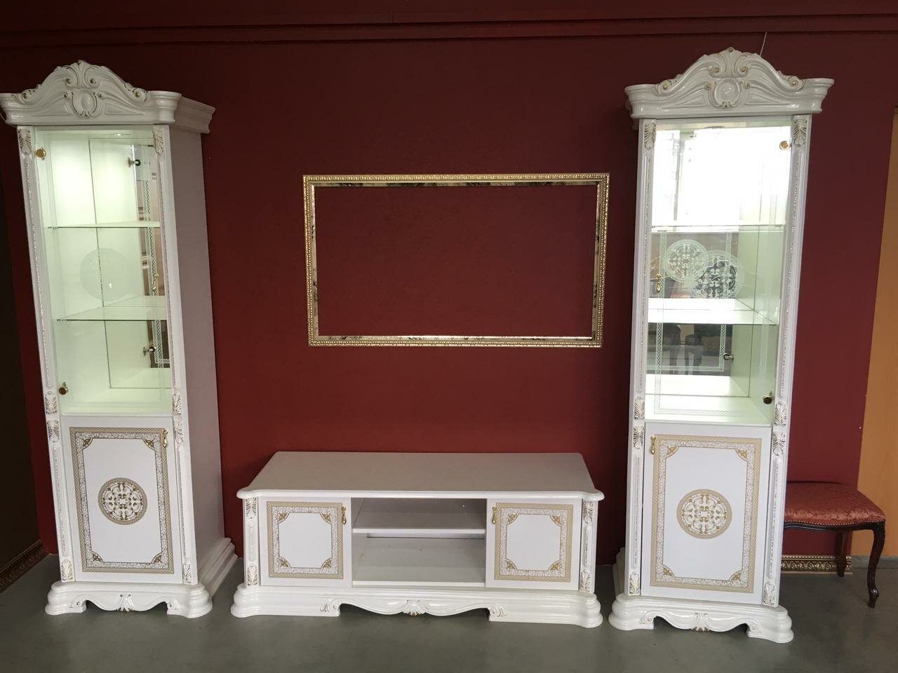 Гостиная Грация цвет: белый с золотом глянец(шкаф-витрина 1дв. 2шт, тумба под тв)
