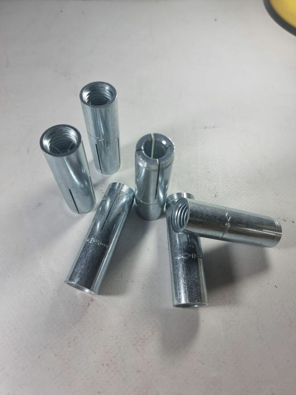 Анкер забивной для бетона т.8.8 EM16 оцинков. М20*65 (25шт-1уп) Wurth, Германия