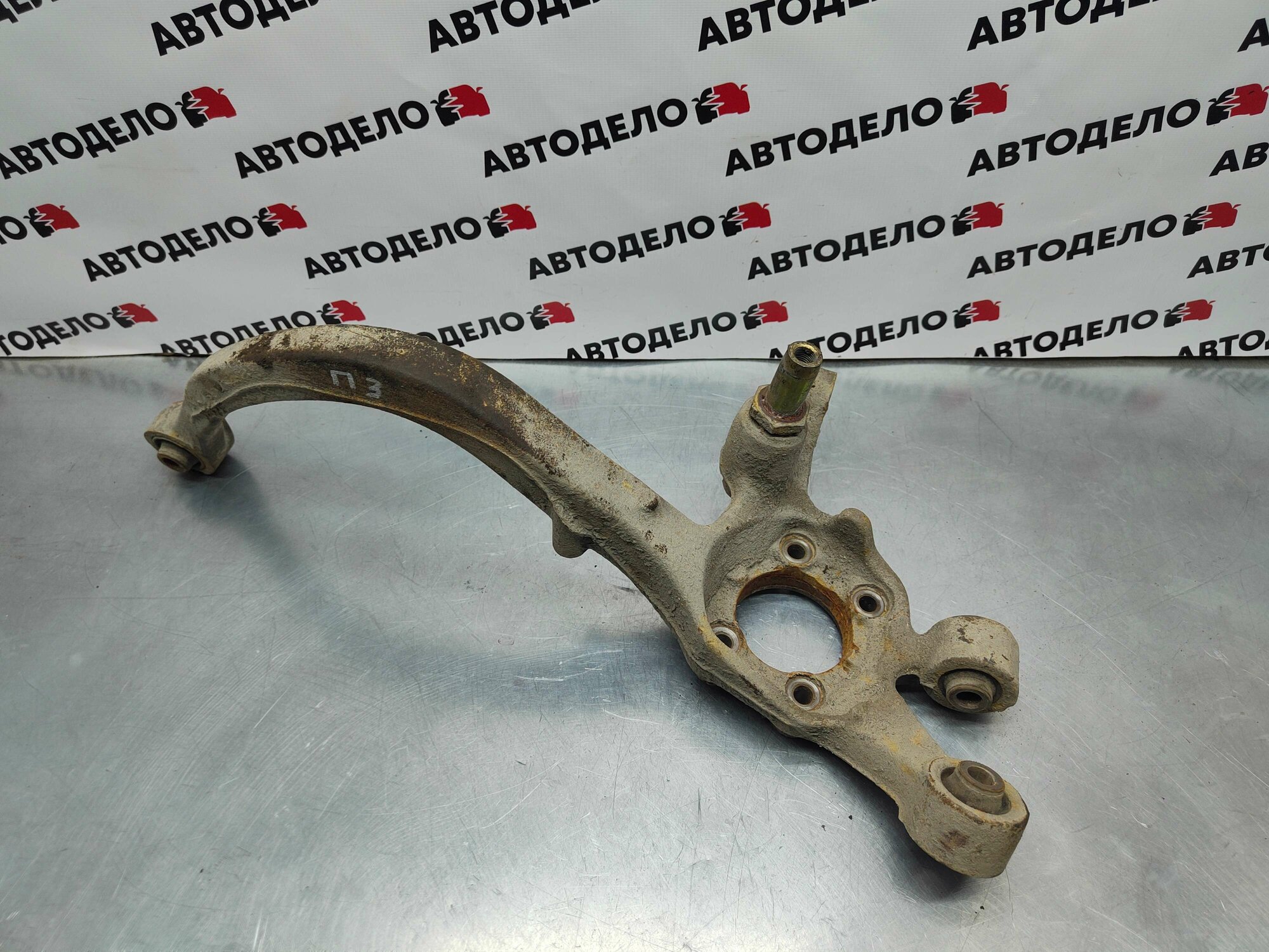 Кулак поворотный задний правый Mitsubishi Eterna