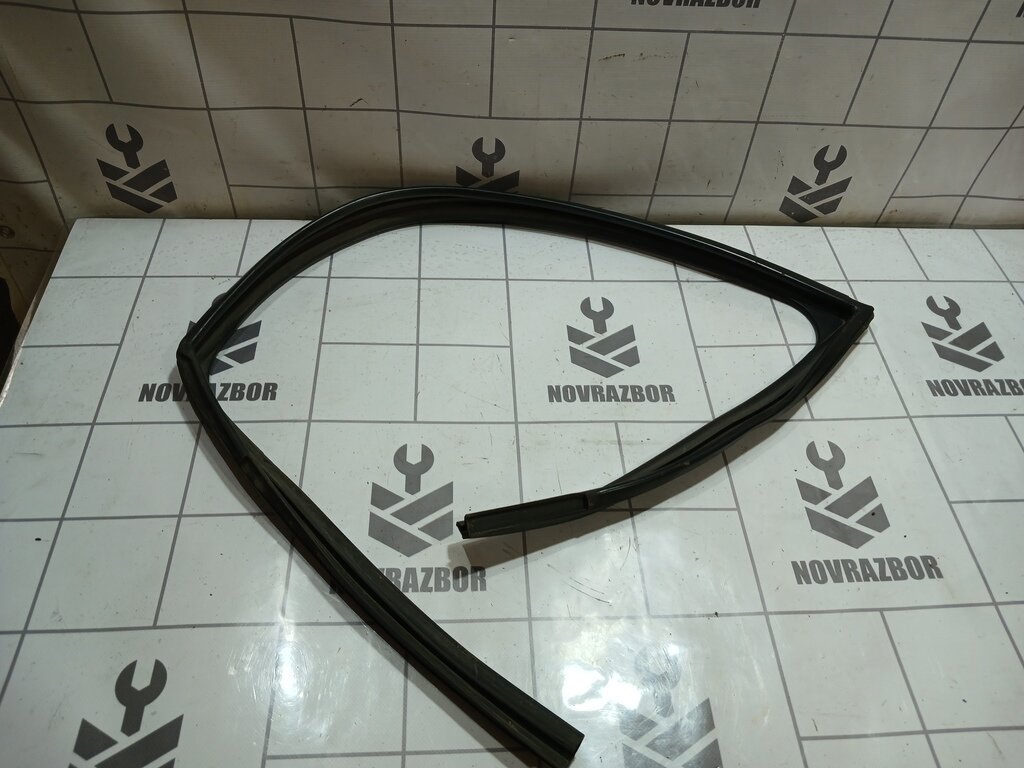 Уплотнитель стекла двери LADA VESTA 15-19
