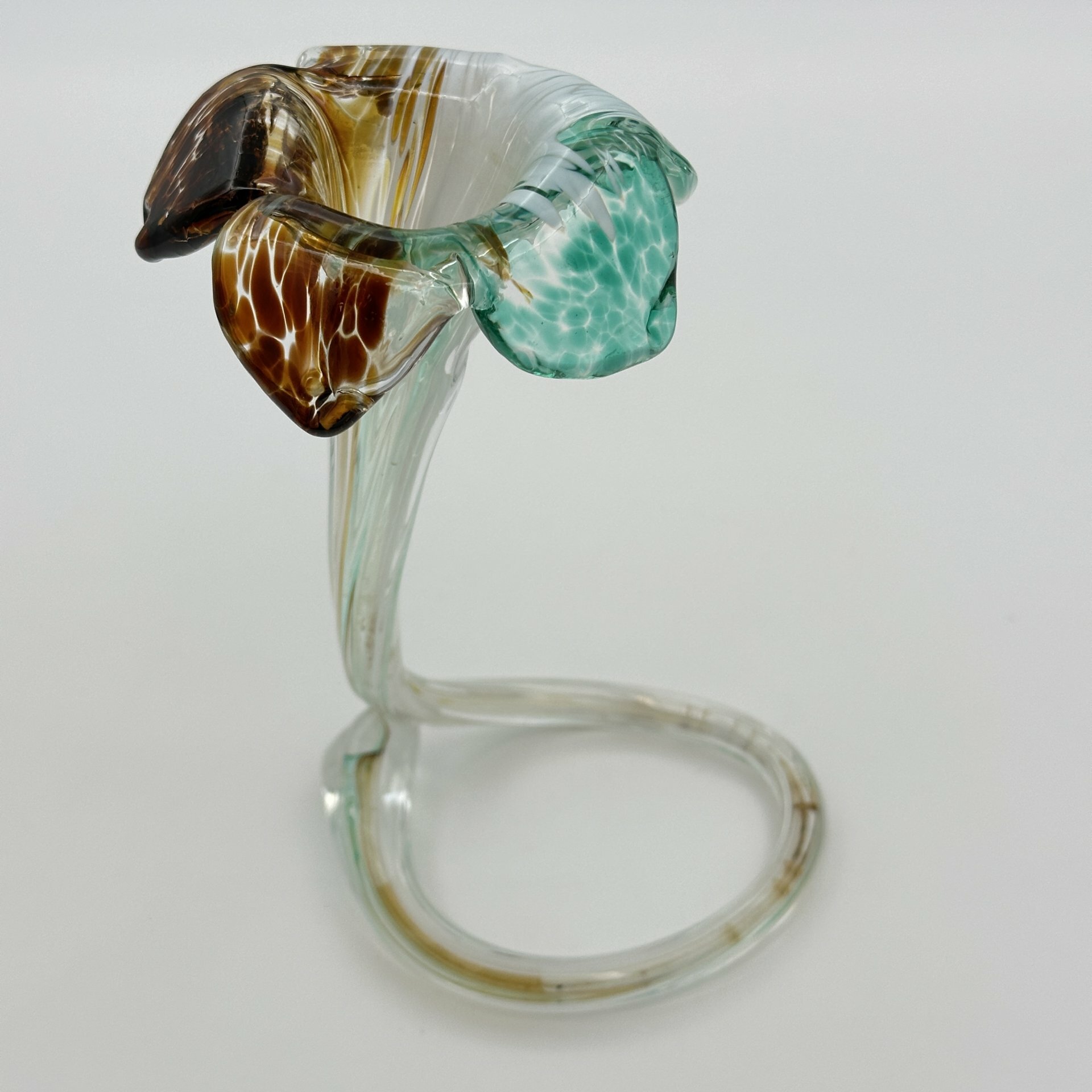 Ваза миниатюрная в форме цветка на длинном стебле, стекло, гутная техника