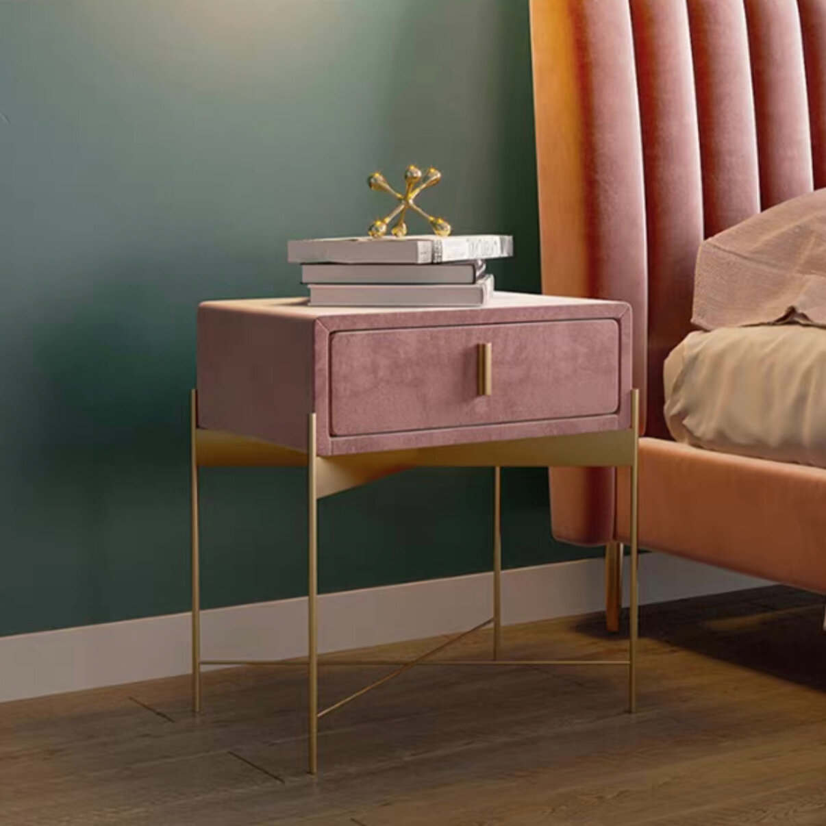 Интерьерная прикроватная тумбочка Rojales (Розовый)