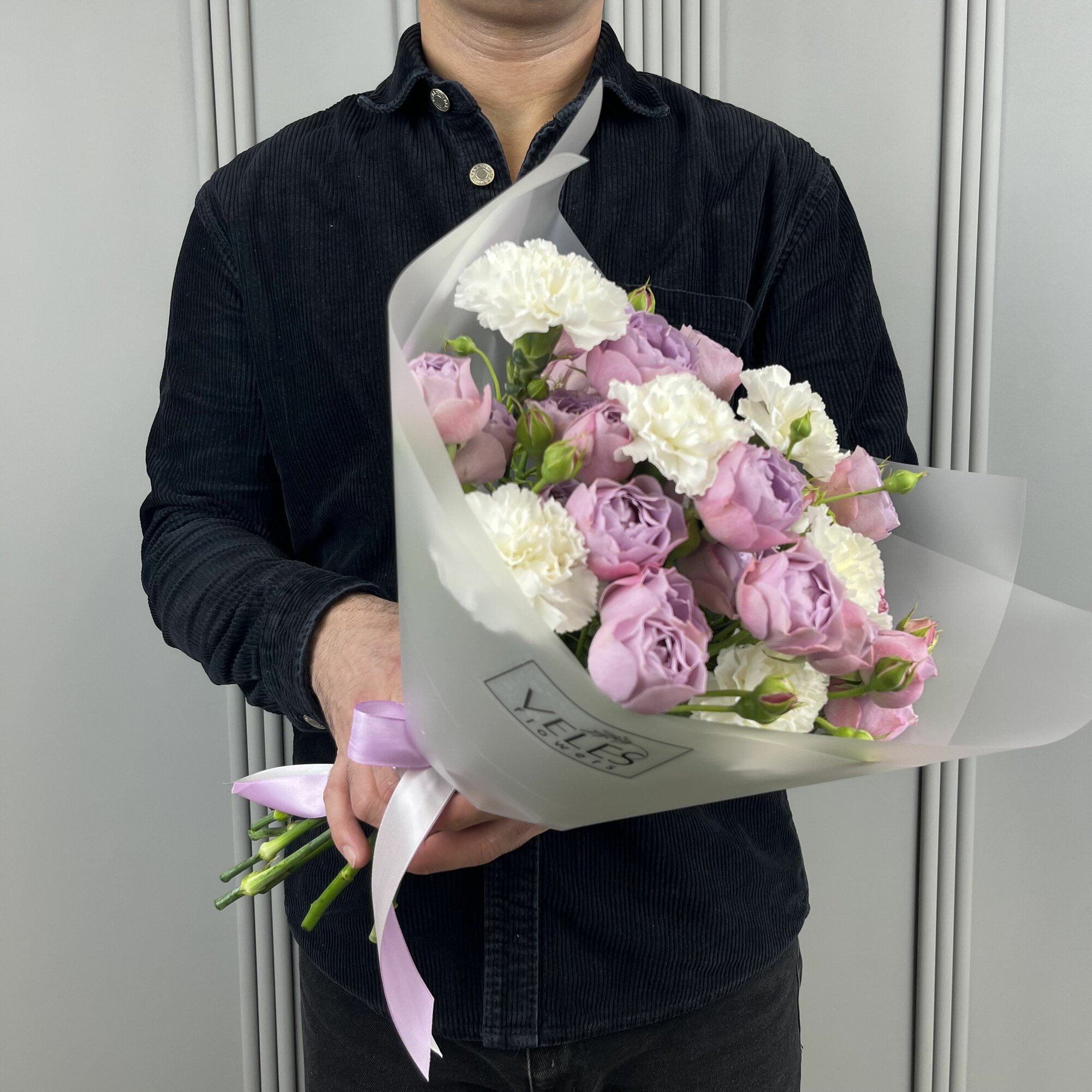 Букет невесты Очарование VELES, лавандер баблс, диантус, белый, зелёный, фиолетовый