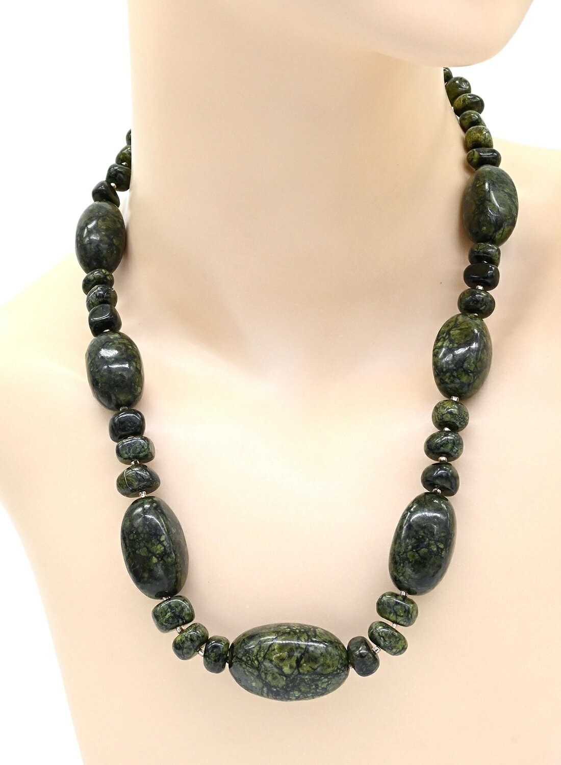 Бусы, змеевик