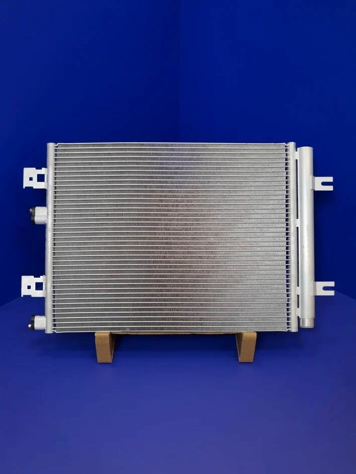Радиатор кондиционера Рено Дастер 2010 - 2014гг . Радиатор кондиционера Renault Duster