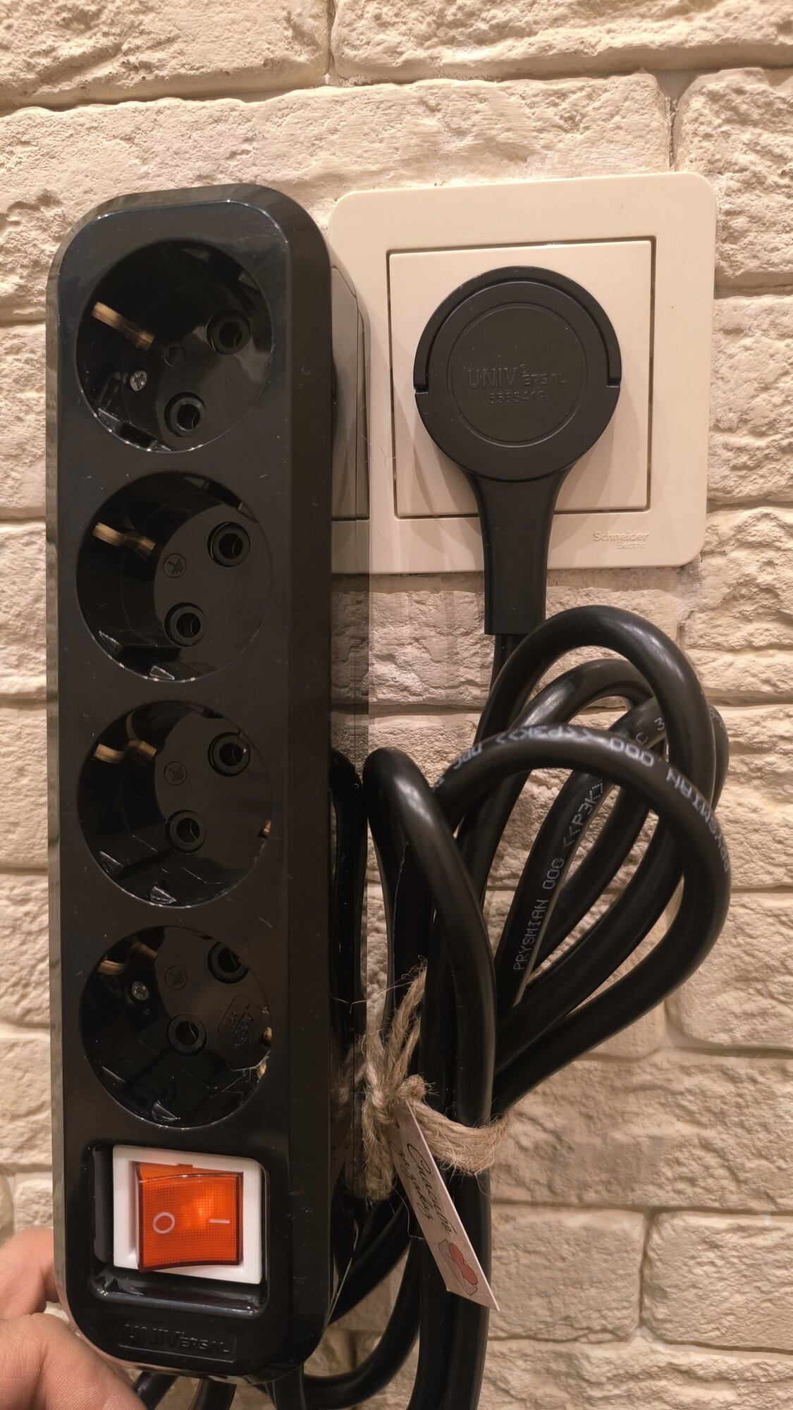 Удлинитель электрический 4 розетки 3 Метра с Выключателем с плоской потайной вилкой невидимкой (за шкаф)