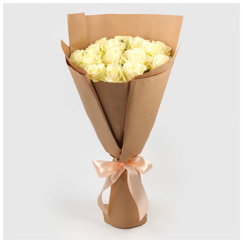 Монобукет "Прекрасная незнакомка", 15 белых роз, высота 60см