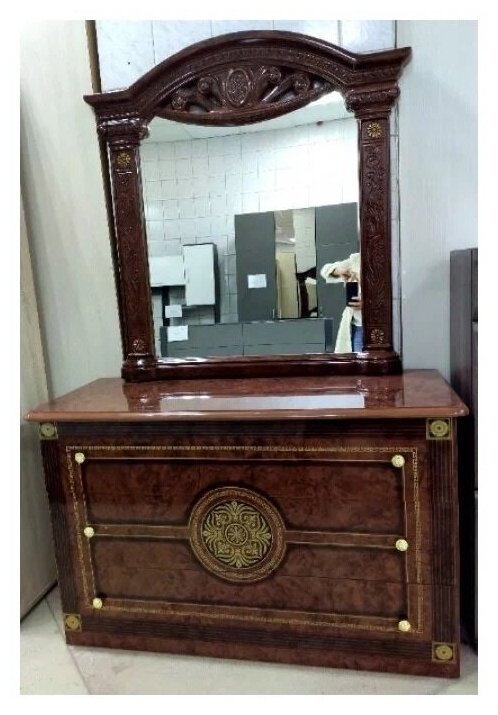 Комод с зеркалом Рома орех глянец, фабрики Диа Мебель, Россия.