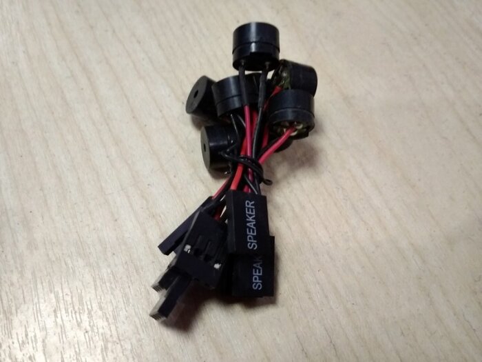 Динамик материнской платы (PC-Speaker)