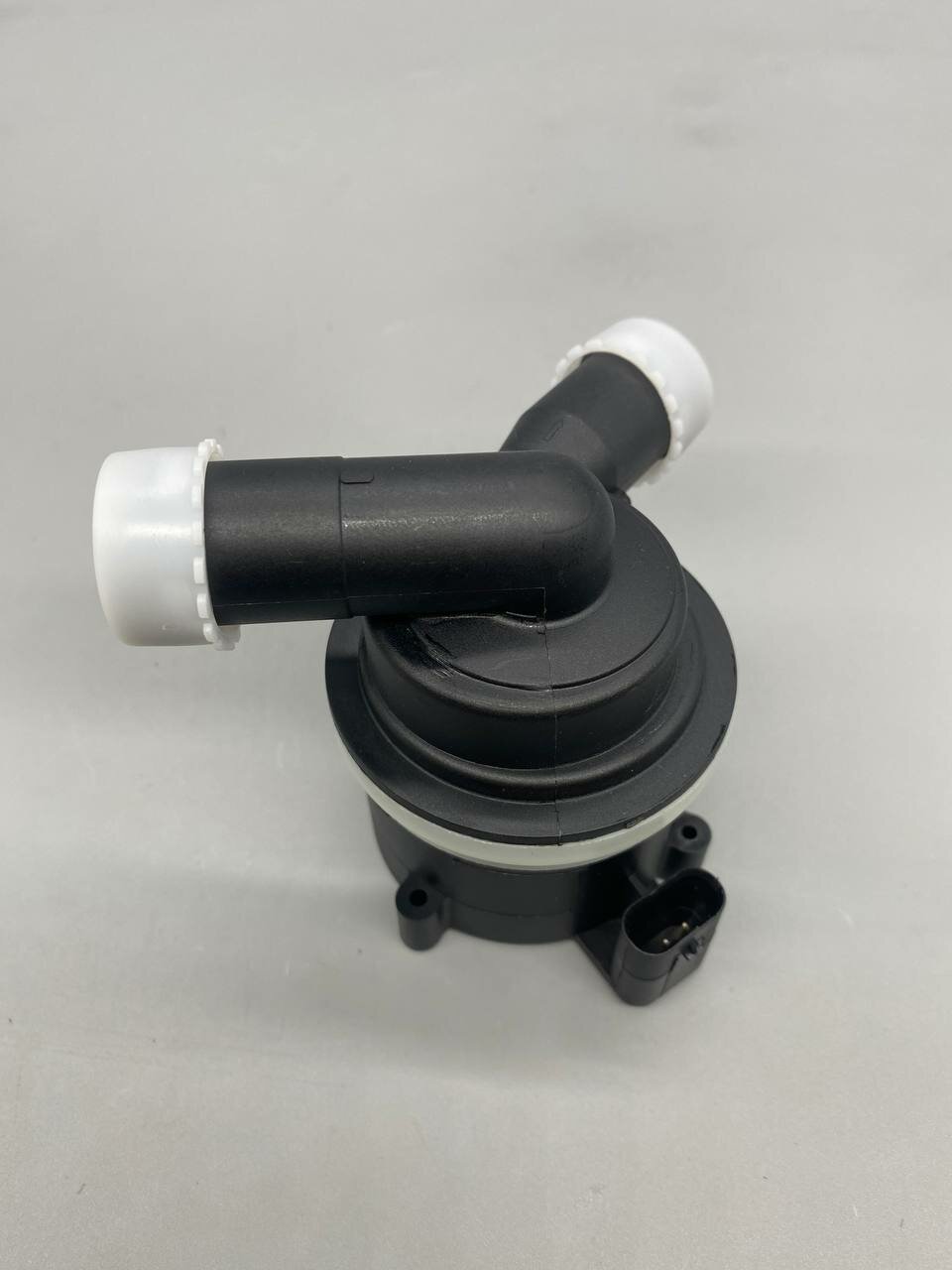 Дополнительный насос Amarok 03L965561A