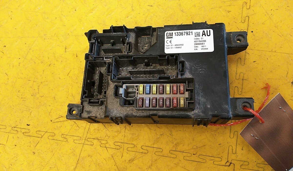 Блок предохранителей Corsa D Opel 13367921