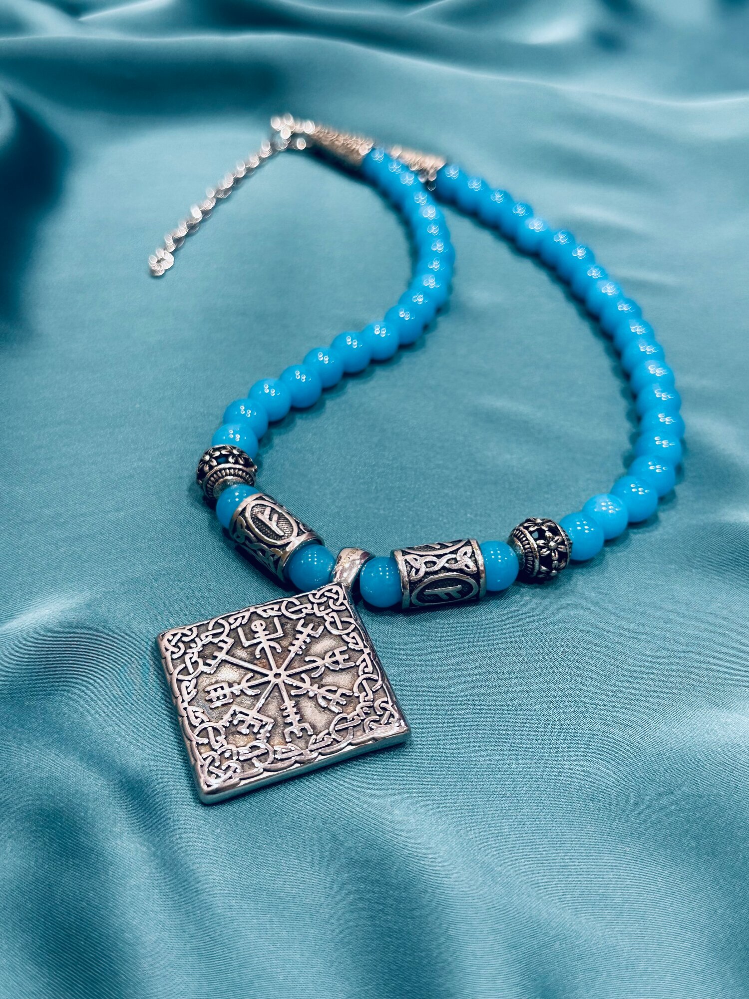 Колье, кварц синтетический