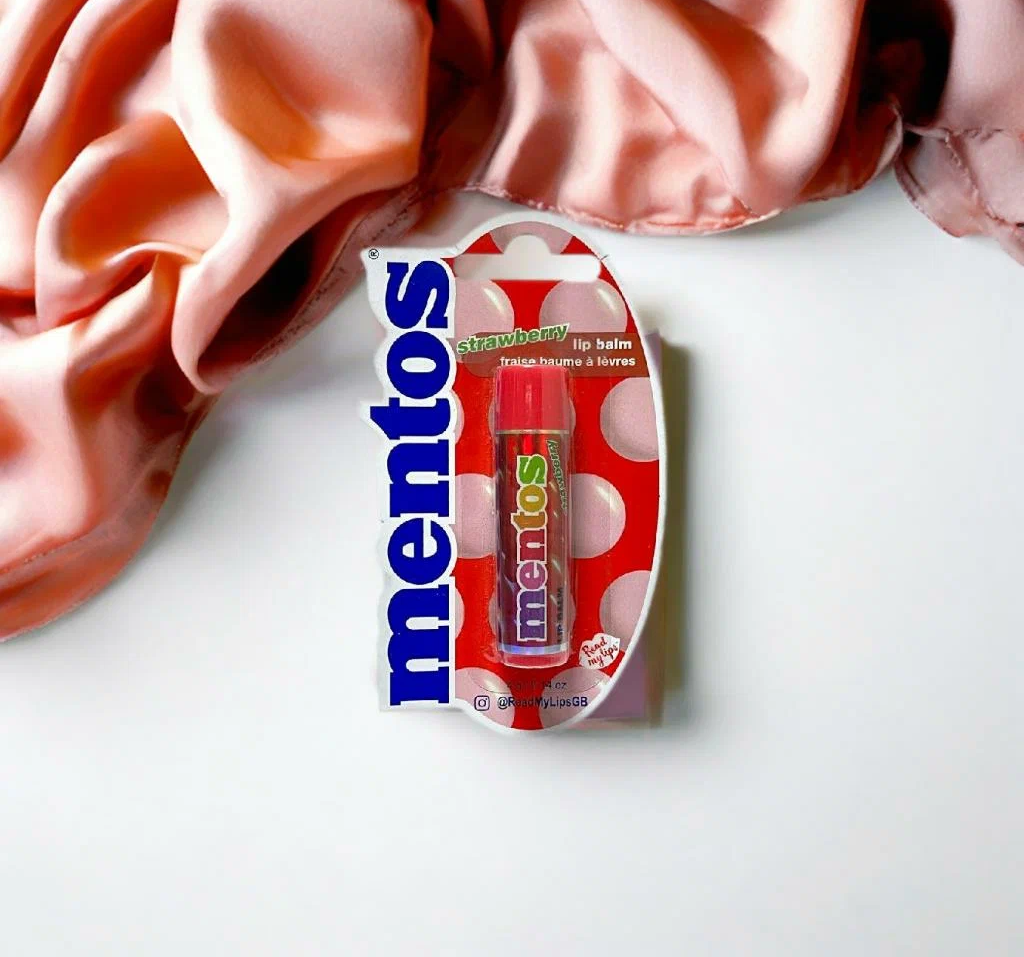 Бальзам для губ MENTOS Lip Balm Strawberry, с ароматом клубники, от обветривания 4 г