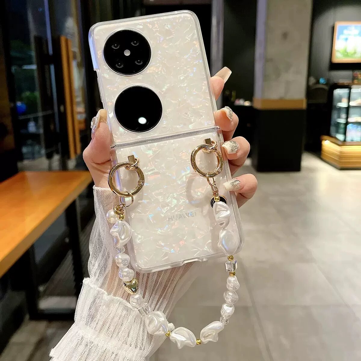 Huawei P50 Pocket S Прозрачный противоударный чехол с жемчужной цепочкой в виде раковины для складного экрана