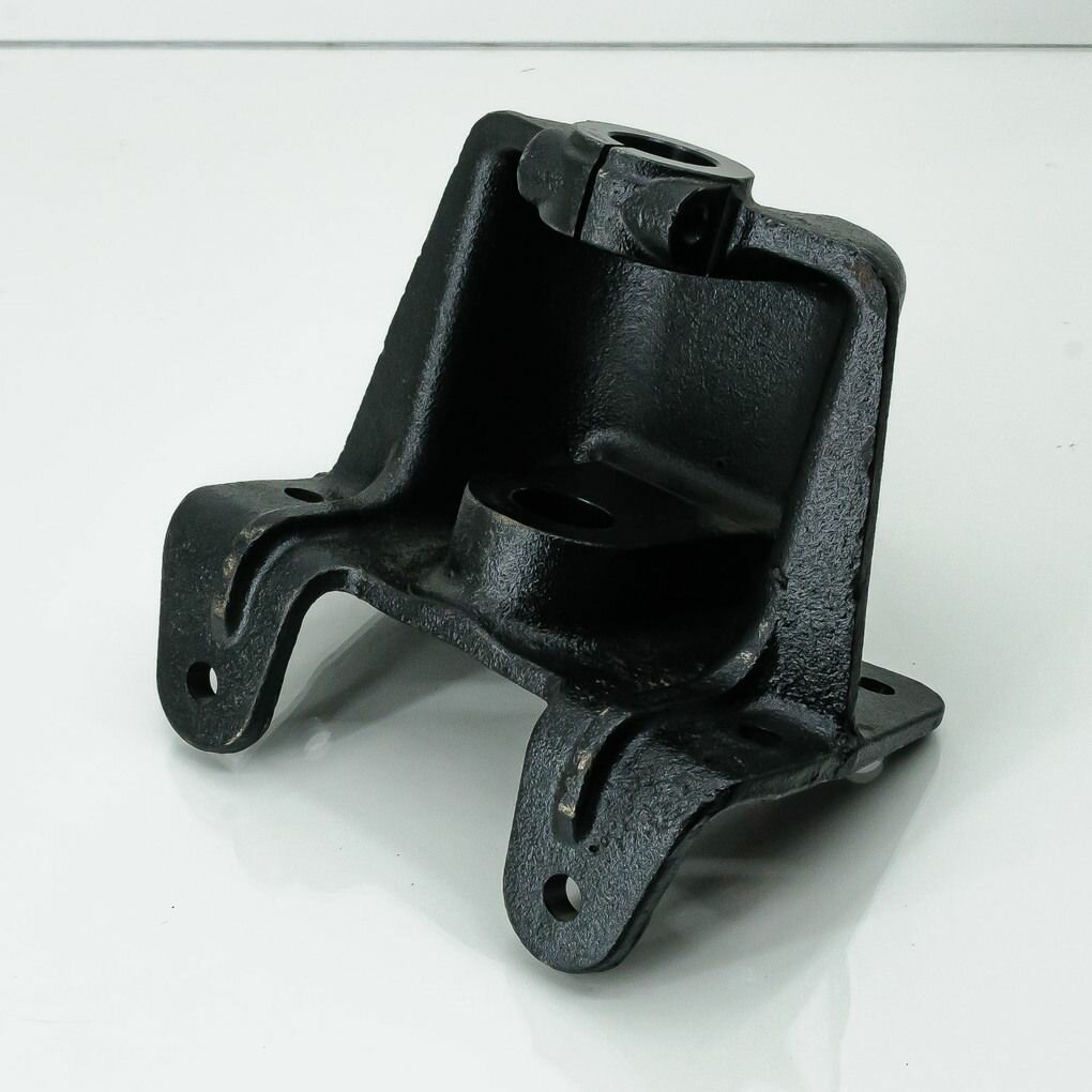 Кронштейн передней рессоры NISSAN DIESEL, PM