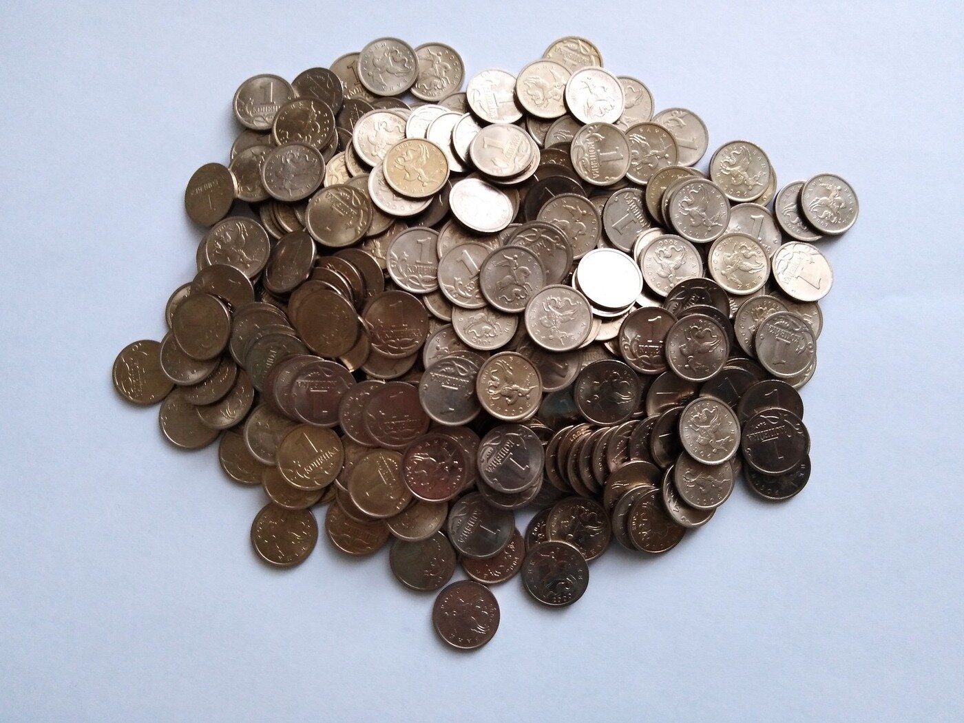 100 монет номиналом 1 копейка образца 1997 г.