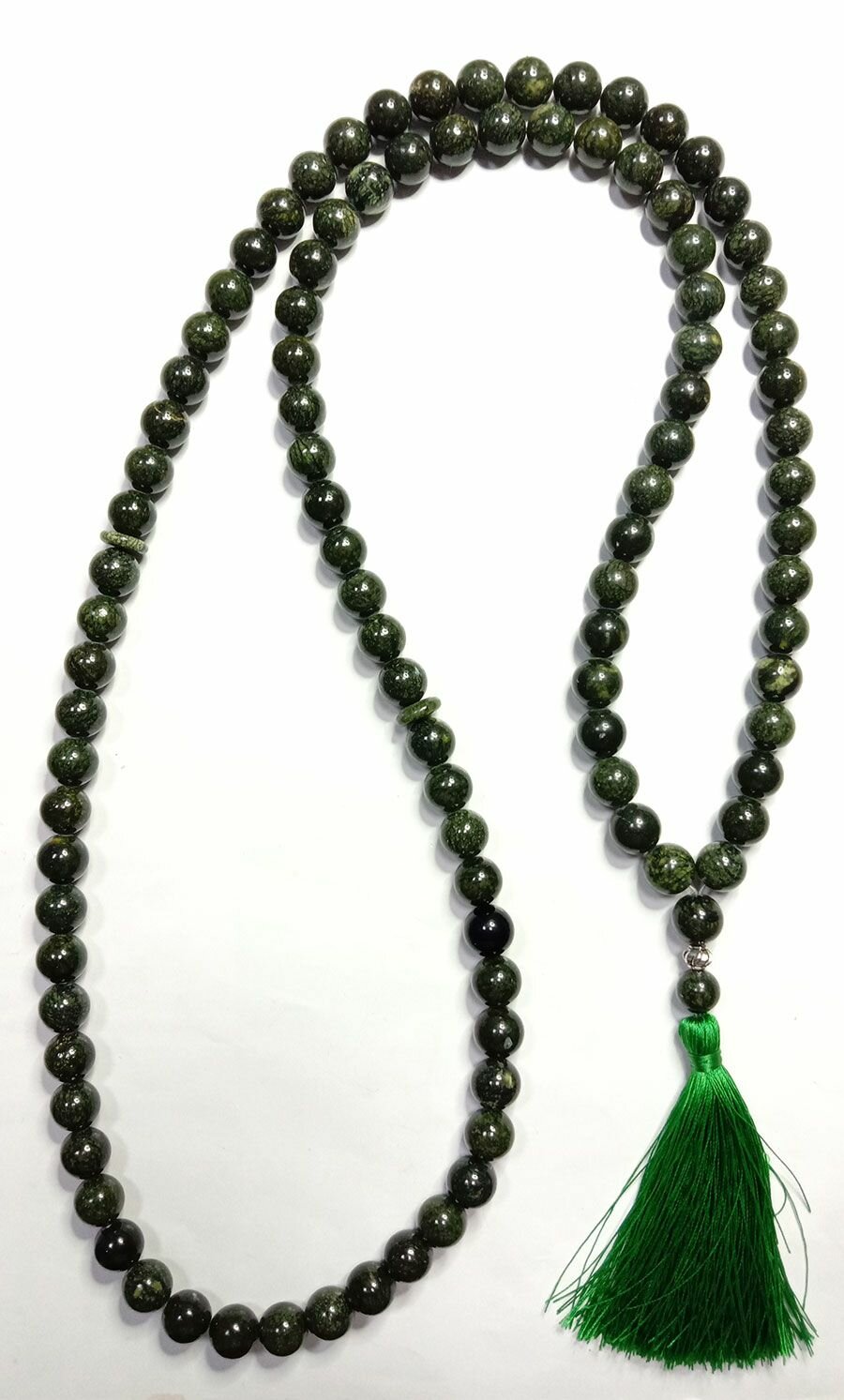 Четки мусульманские из змеевика 99 бусин, диаметр каждой бусины 12 мм. в коробке