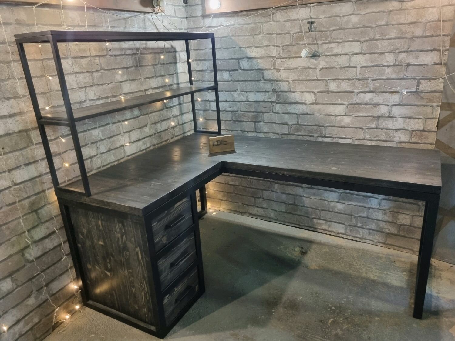 Письменный стол лофт угловой Boss L-47, для дома и офиса, с размерами 150х75х70 см