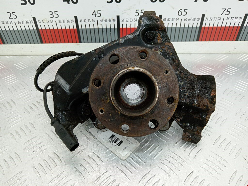 Ступица (кулак цапфа) передняя левая Opel Corsa D 95524778 арт. 1887528