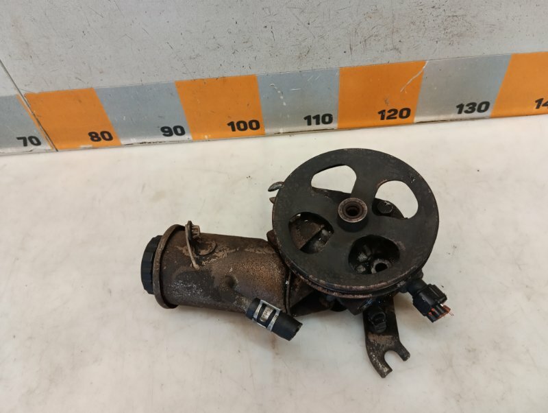 Б/У насос гур, Тойота Витц Насос гидроусилителя Toyota Vitz 2002 327258 TOYOTA арт. 4431052020