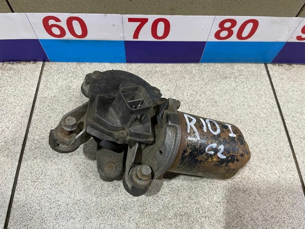 Моторчик стеклоочистителя передний Kia Rio I (1999—2002) 0K30B67350