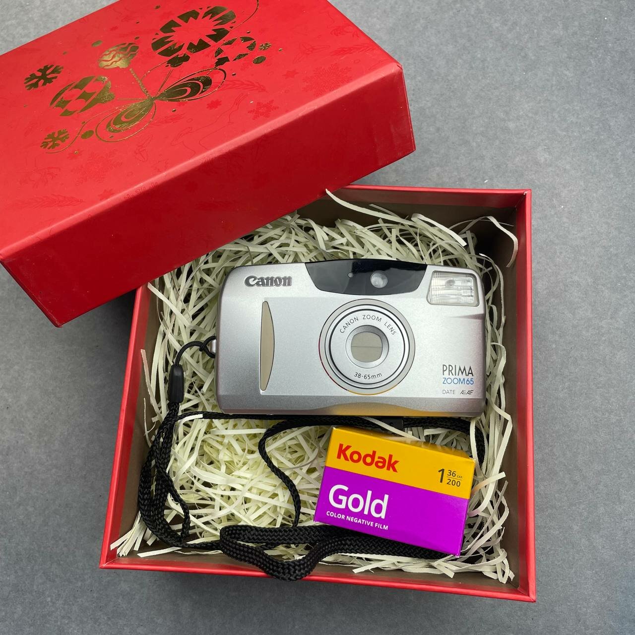 Винтажный пленочный фотоаппарат Canon Prima Zoom 65, подарочный набор