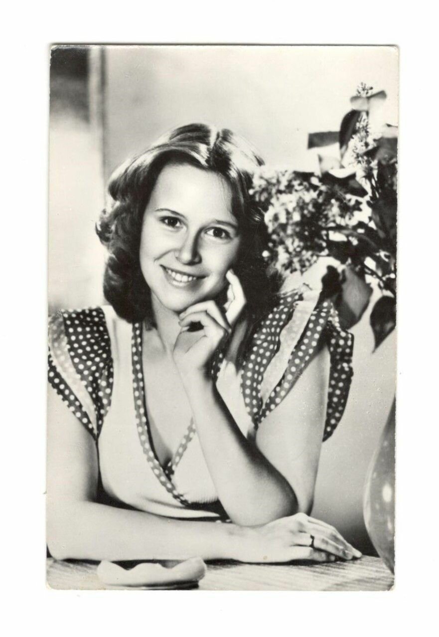 Открытка СССР. Евгения Симонова.